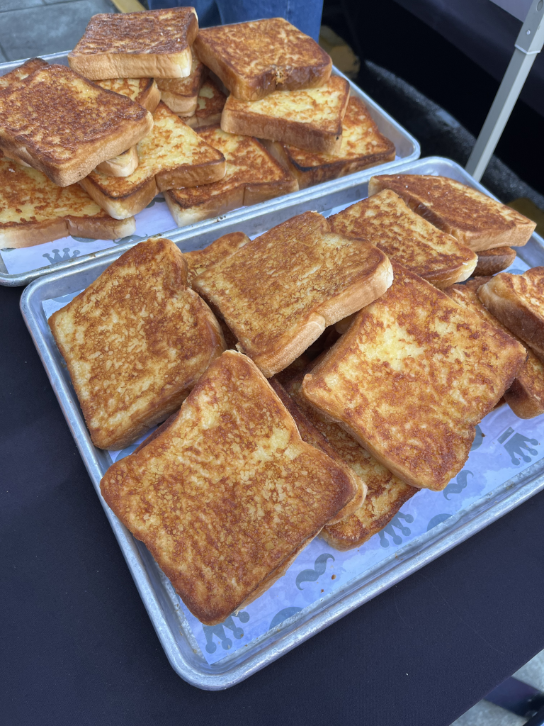 Yes please! KIIS 97.3's Robin and Kip bring back Sizzler cheese toast ...