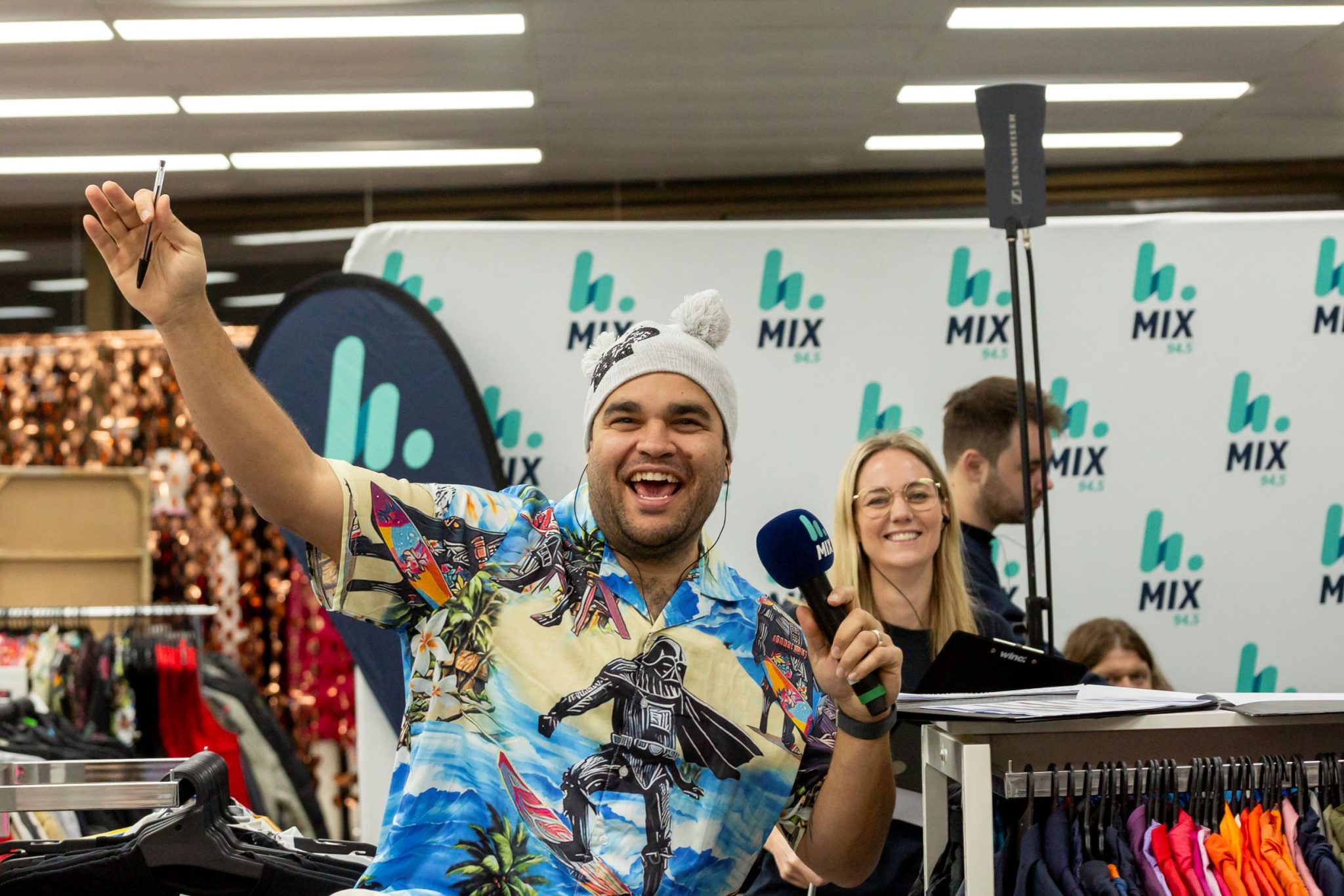 Mix94.5 create the perfect op shop wedding - RadioInfo Australia