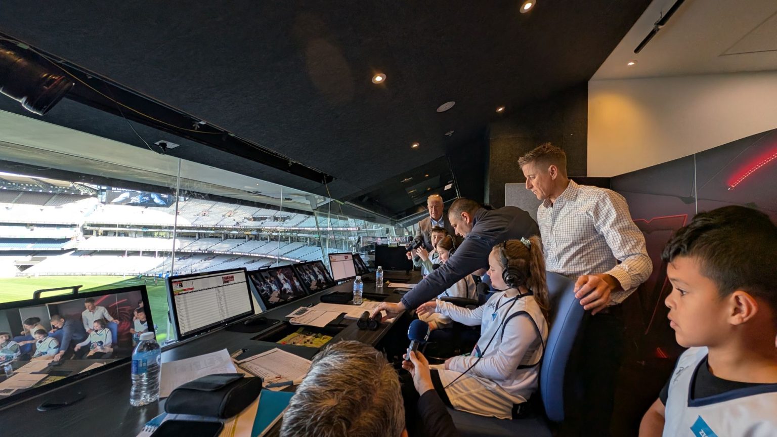 Fifi, Fev and Nick's Underdogs have their day at the MCG - RadioInfo ...